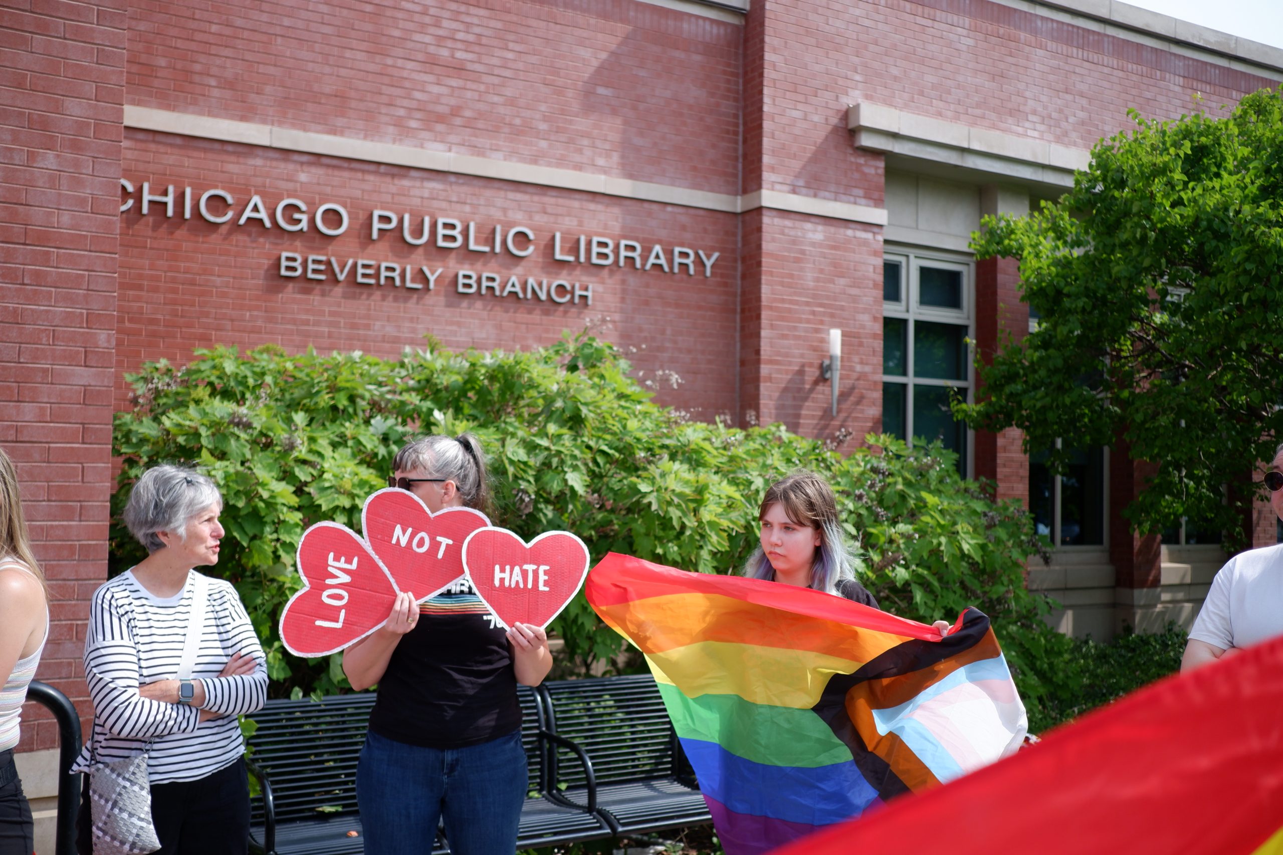 South Side community rallies to protect drag story time at Beverly ...