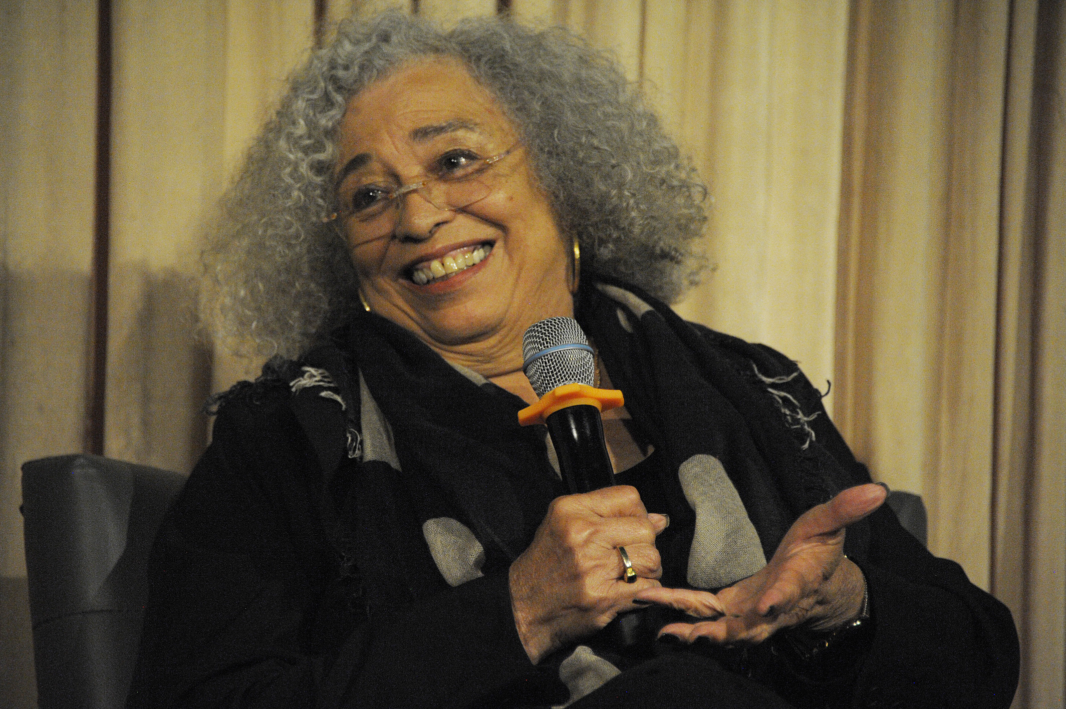 Angela Davis discusses political moment at Brave Space Alliance’s ...